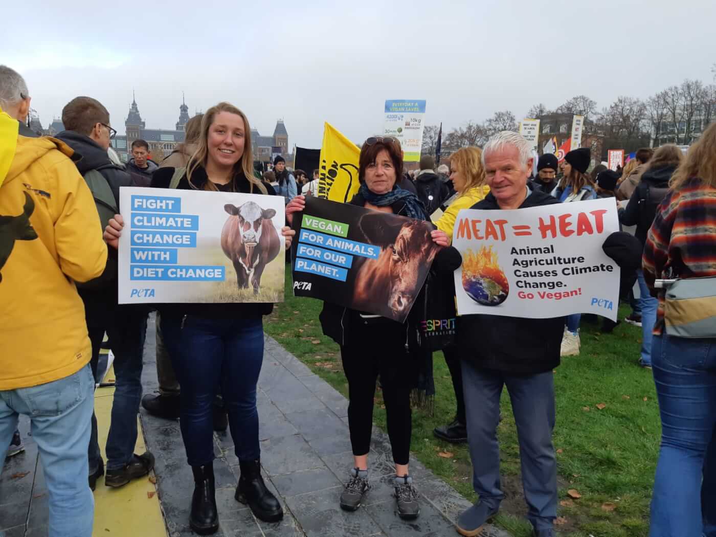 PETA loopt mee in de klimaatmars tegen veeteelt in Amsterdam - PETA ...