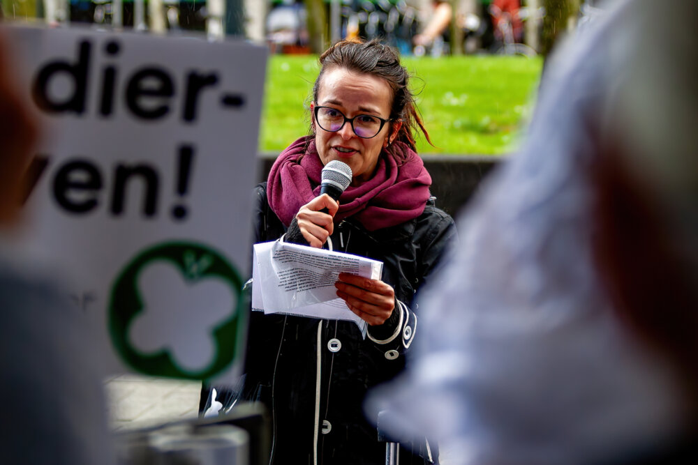 PETA neemt deel aan mars ter ere van Wereldproefdierendag - PETA Nederland